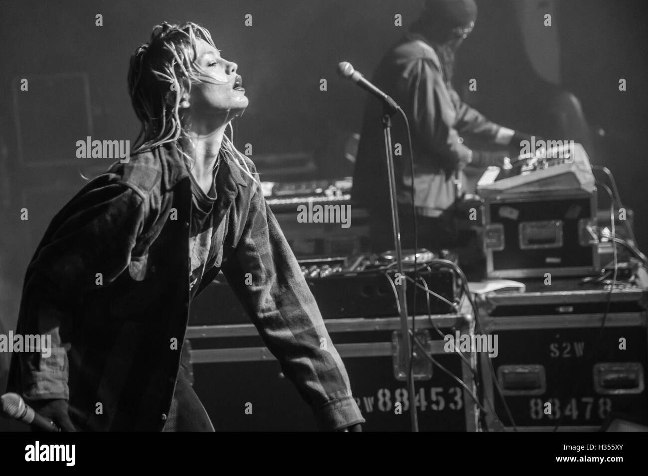 Detroit, Michigan, USA. 2nd Oct, 2016. EDITH FRANCES of CRYSTAL CASTLES ...