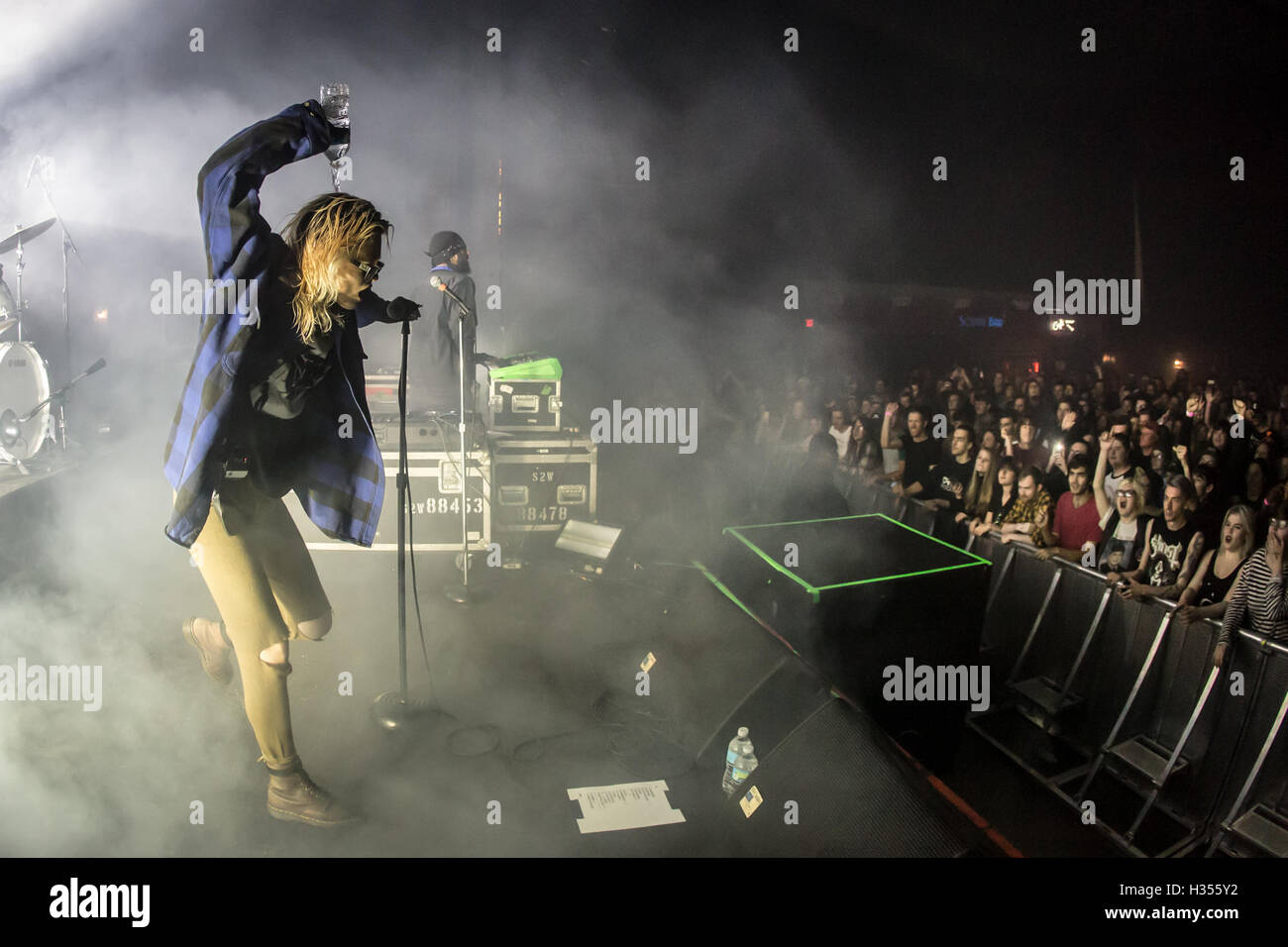 Detroit, Michigan, USA. 2nd Oct, 2016. EDITH FRANCES of CRYSTAL CASTLES ...