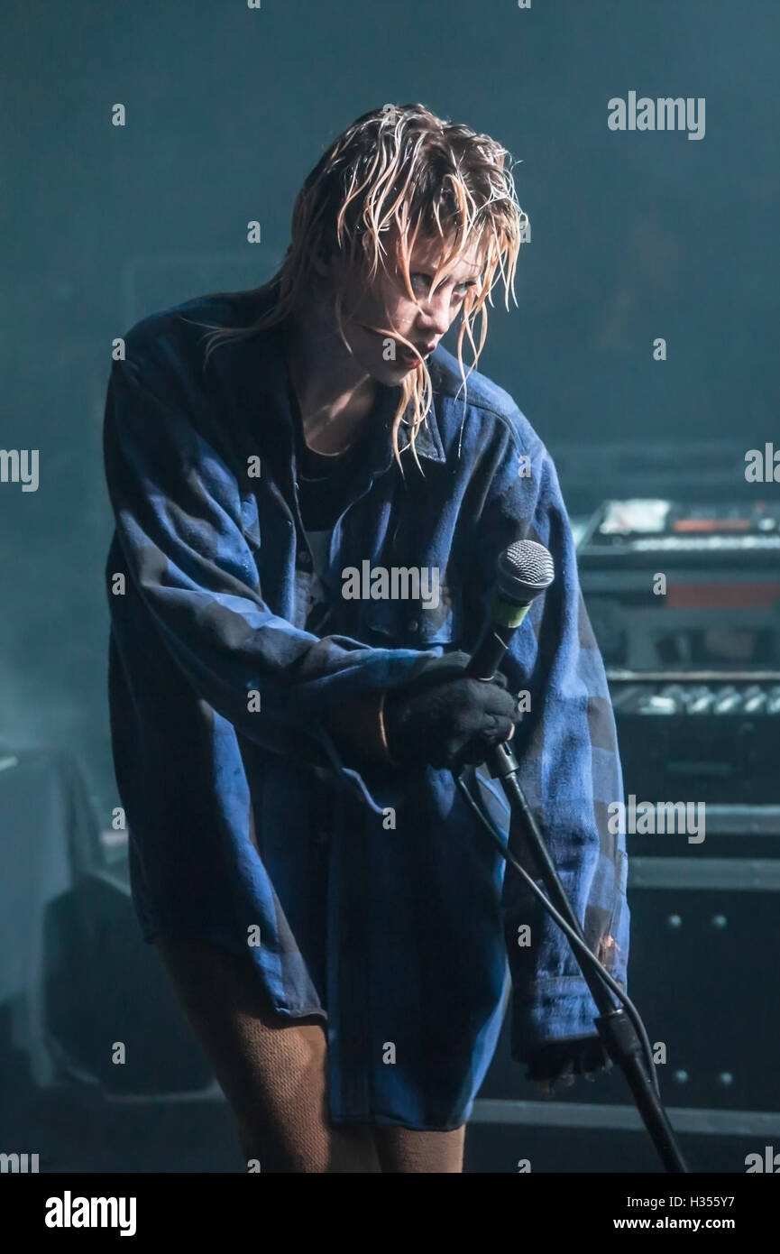 Detroit, Michigan, USA. 2nd Oct, 2016. EDITH FRANCES of CRYSTAL CASTLES ...