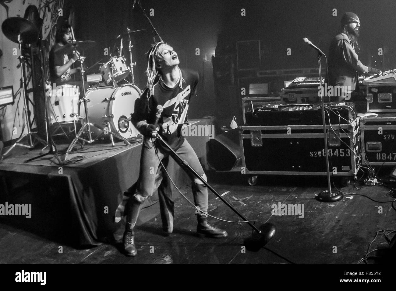 Detroit, Michigan, USA. 2nd Oct, 2016. EDITH FRANCES of CRYSTAL CASTLES ...