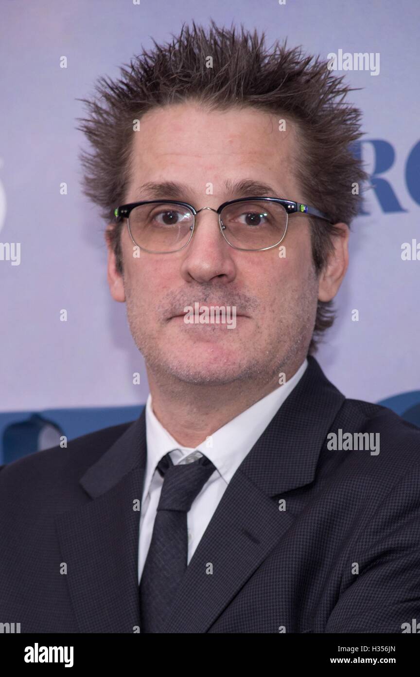 New York, NY, USA. 4th Oct, 2016. Paul Simms at arrivals for HBO's ...