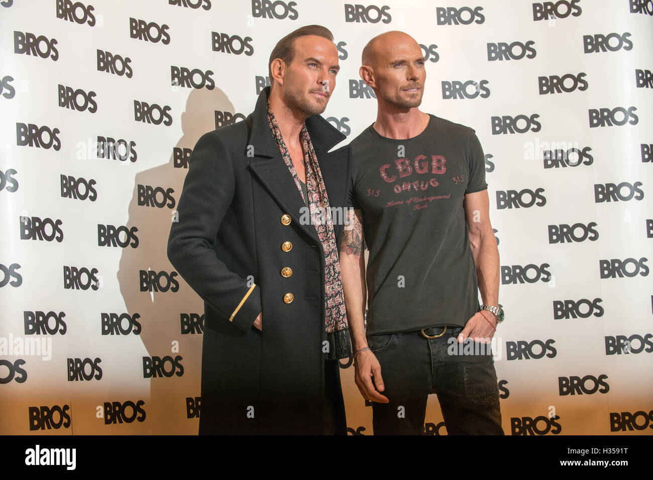 Bros reunion hi-res stock photography and images - Alamy