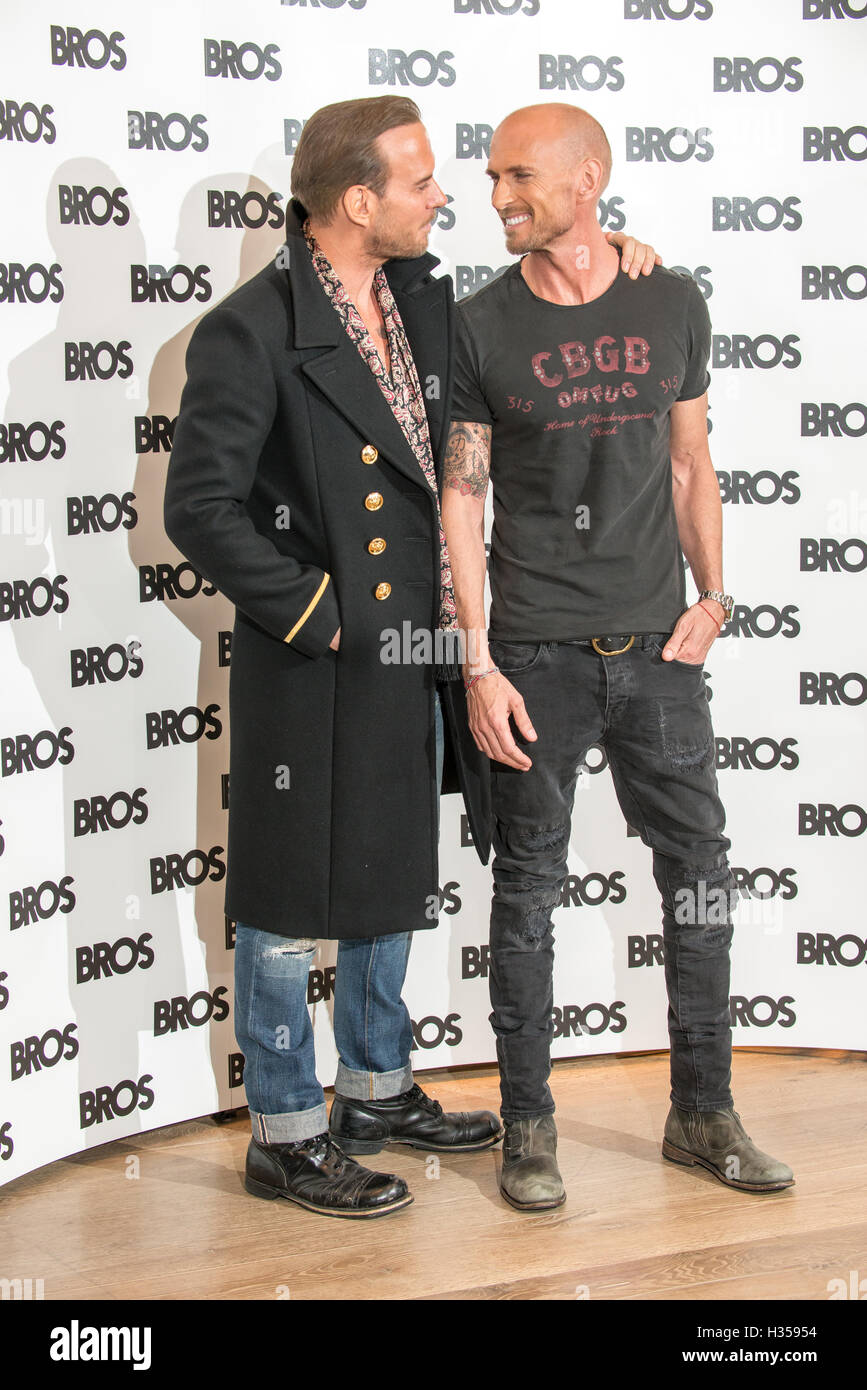 Bros reunion hi-res stock photography and images - Alamy