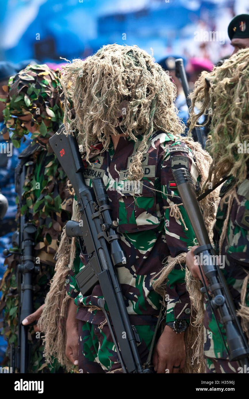 Bintan, Indonesia. 5th October, 2016. Indonesia Army Soldiers marching ...