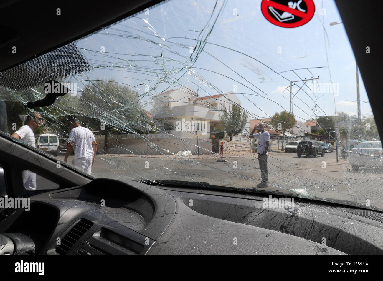 Car hit by fence hi-res stock photography and images - Alamy