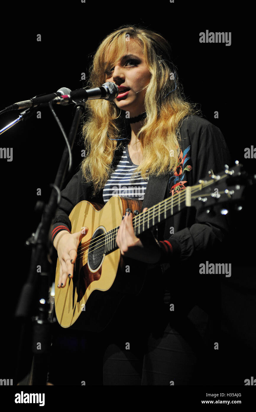 MIAMI BEACH, FL - OCTOBER 04: Hailey Knox performs at the Fillmore on ...
