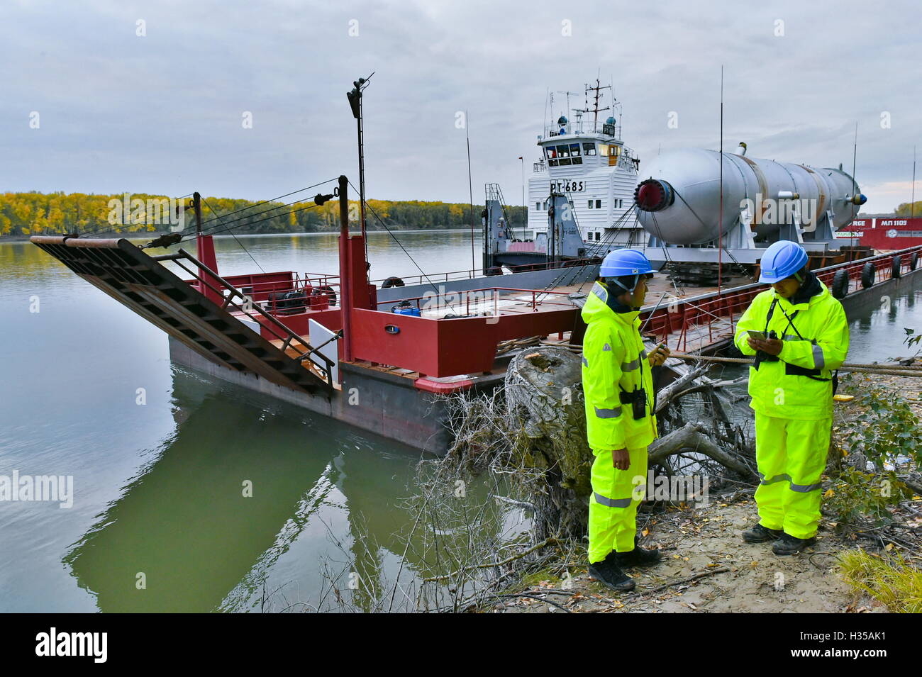 Inland Barge Unloading High Resolution Stock Photography and Images - Alamy