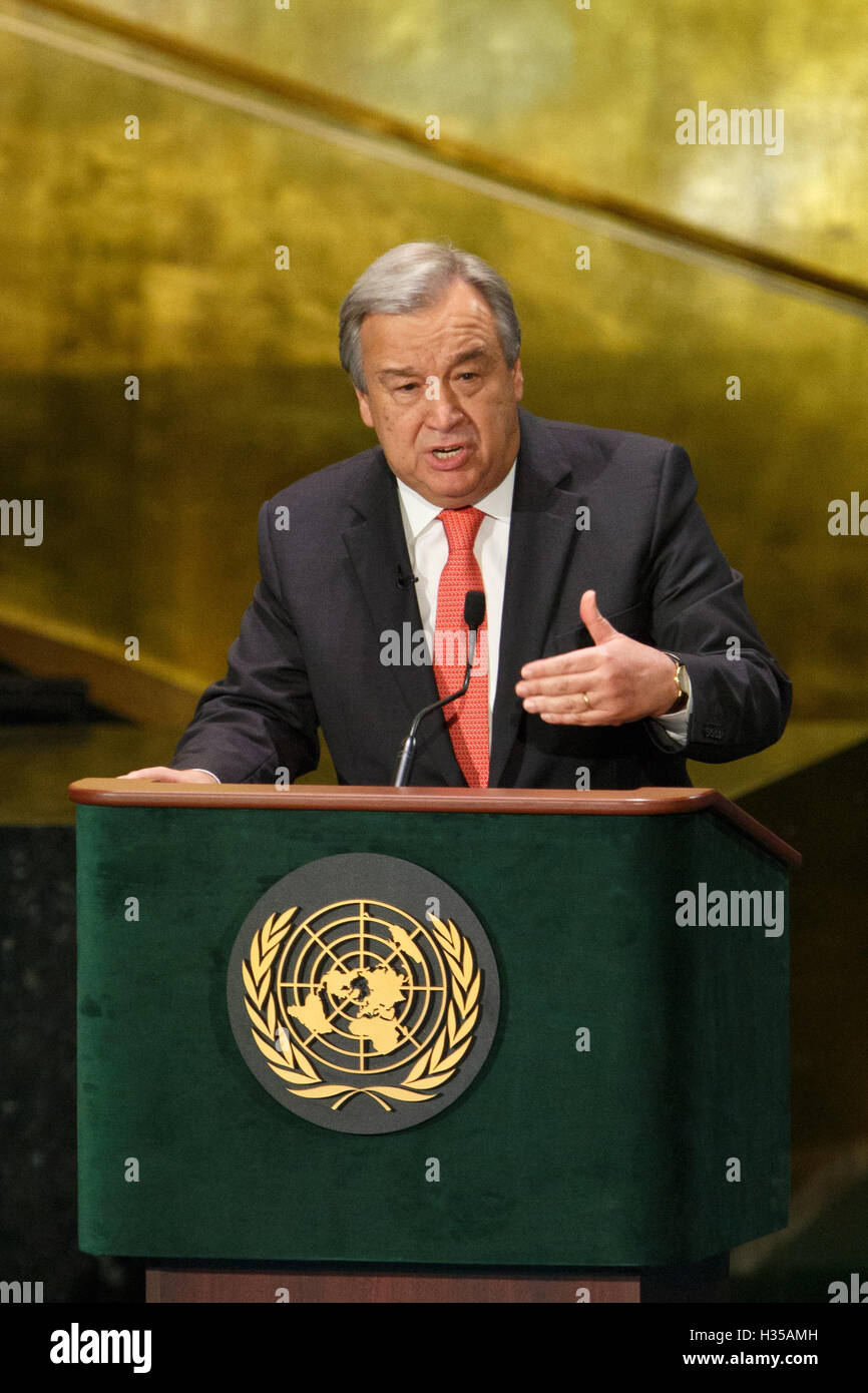 Security council hall at the united nations headquarters in hi-res ...