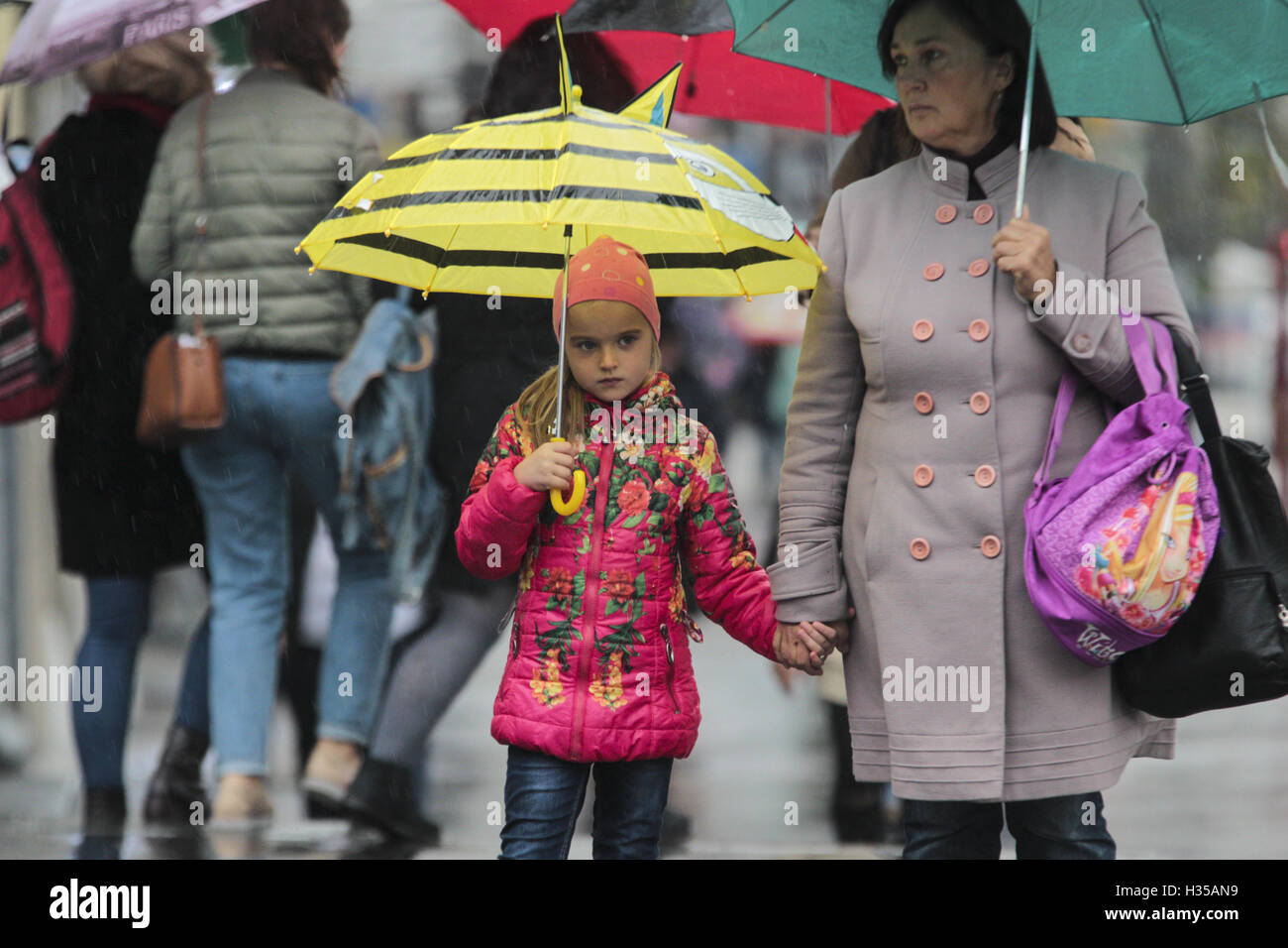 Kiev, Ukraine. 5th Oct, 2016. Rain weather in Kiev © Nazar Furyk/ZUMA ...