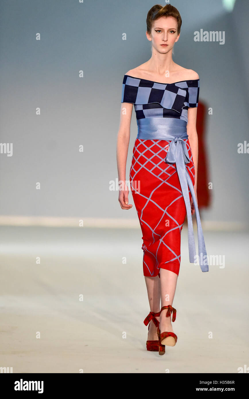 Belo Horizonte, Brazil. 5th October, 2016. designer fashion show Faven ...