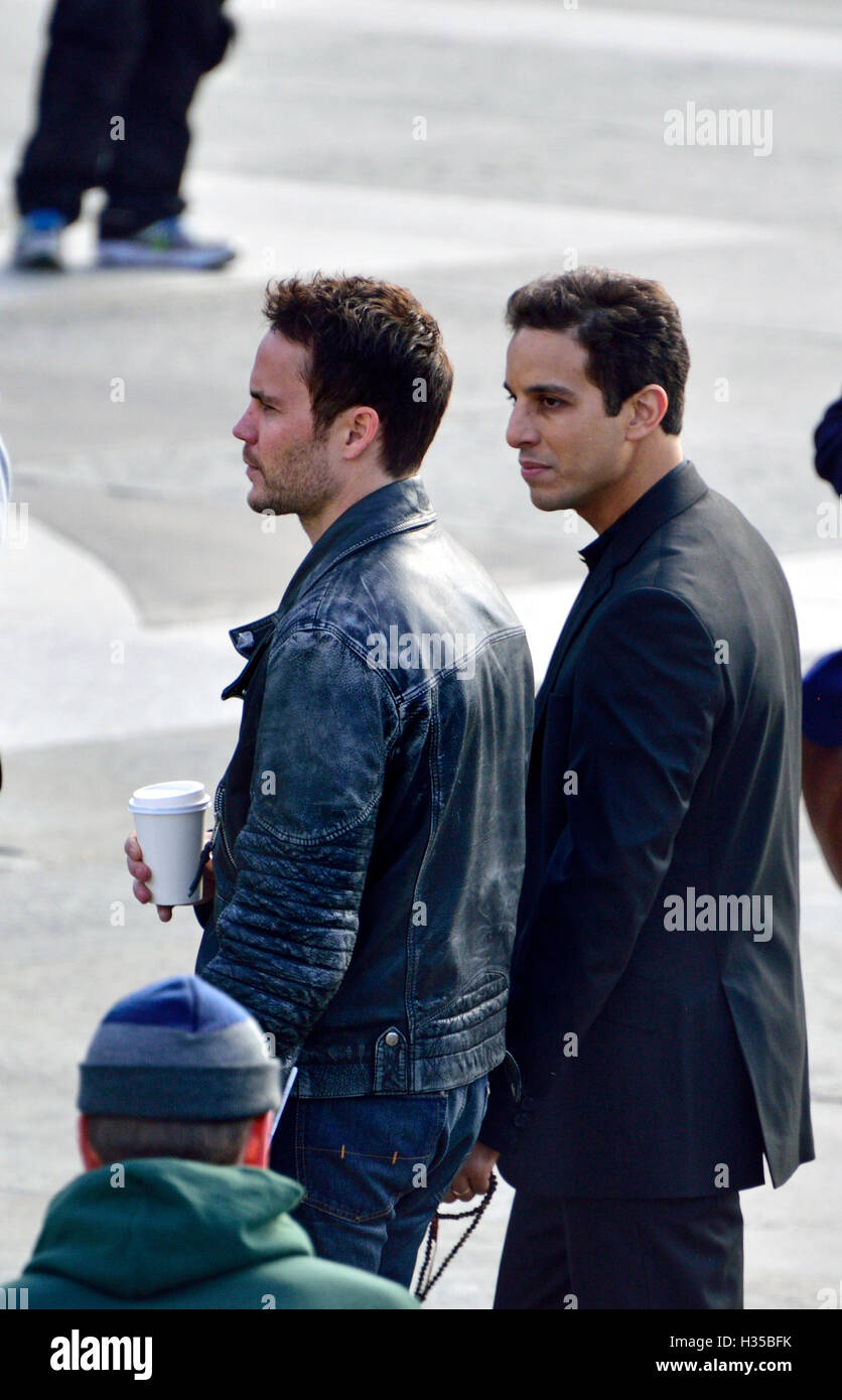 London, UK, 5th Oct 2016. US actor Taylor Kitsch (with coffee cup) and ...