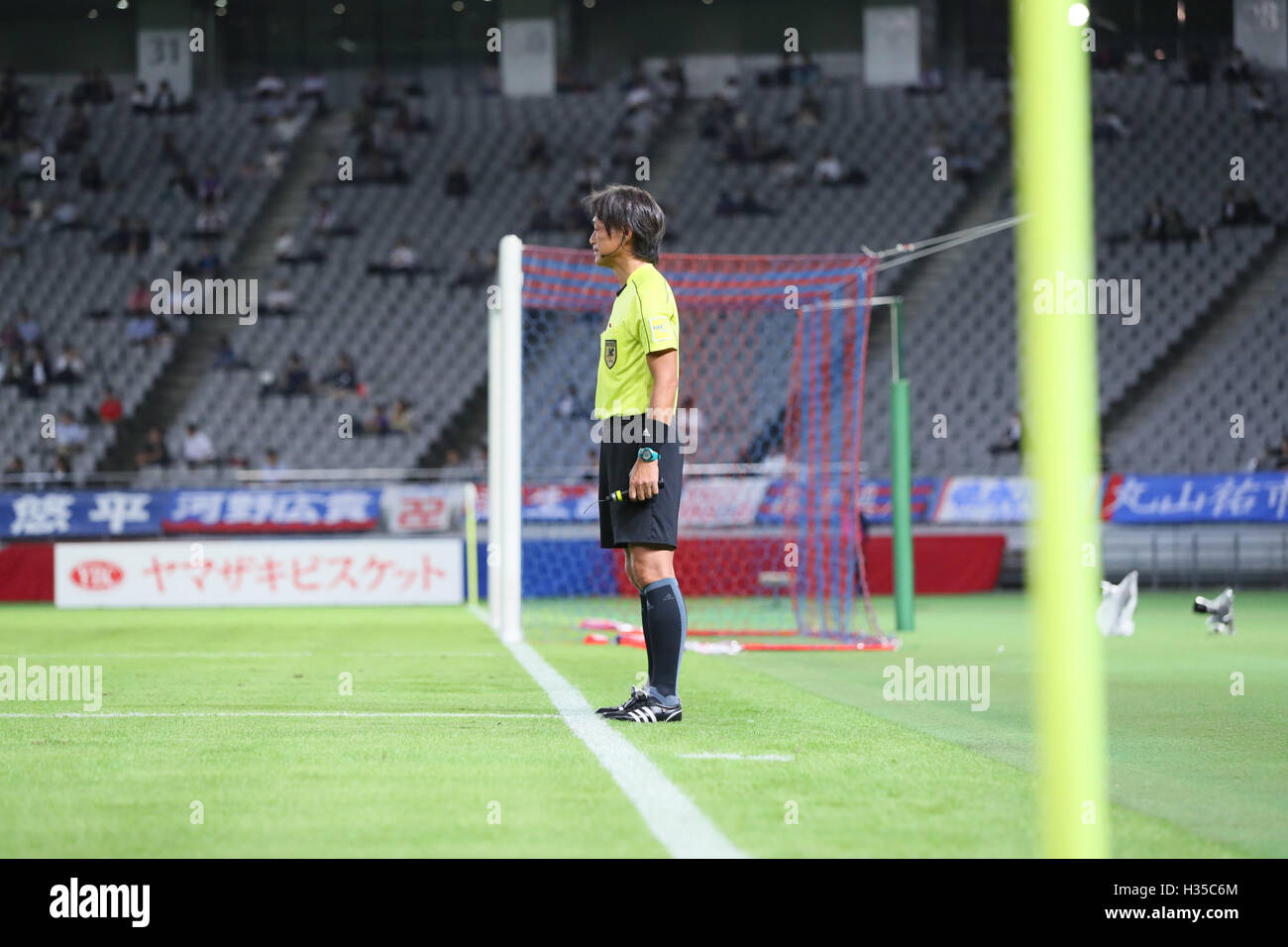 Tokyo, Japan. 5th Oct, 2016. Goal Line Referee Football /Soccer : 2016 ...