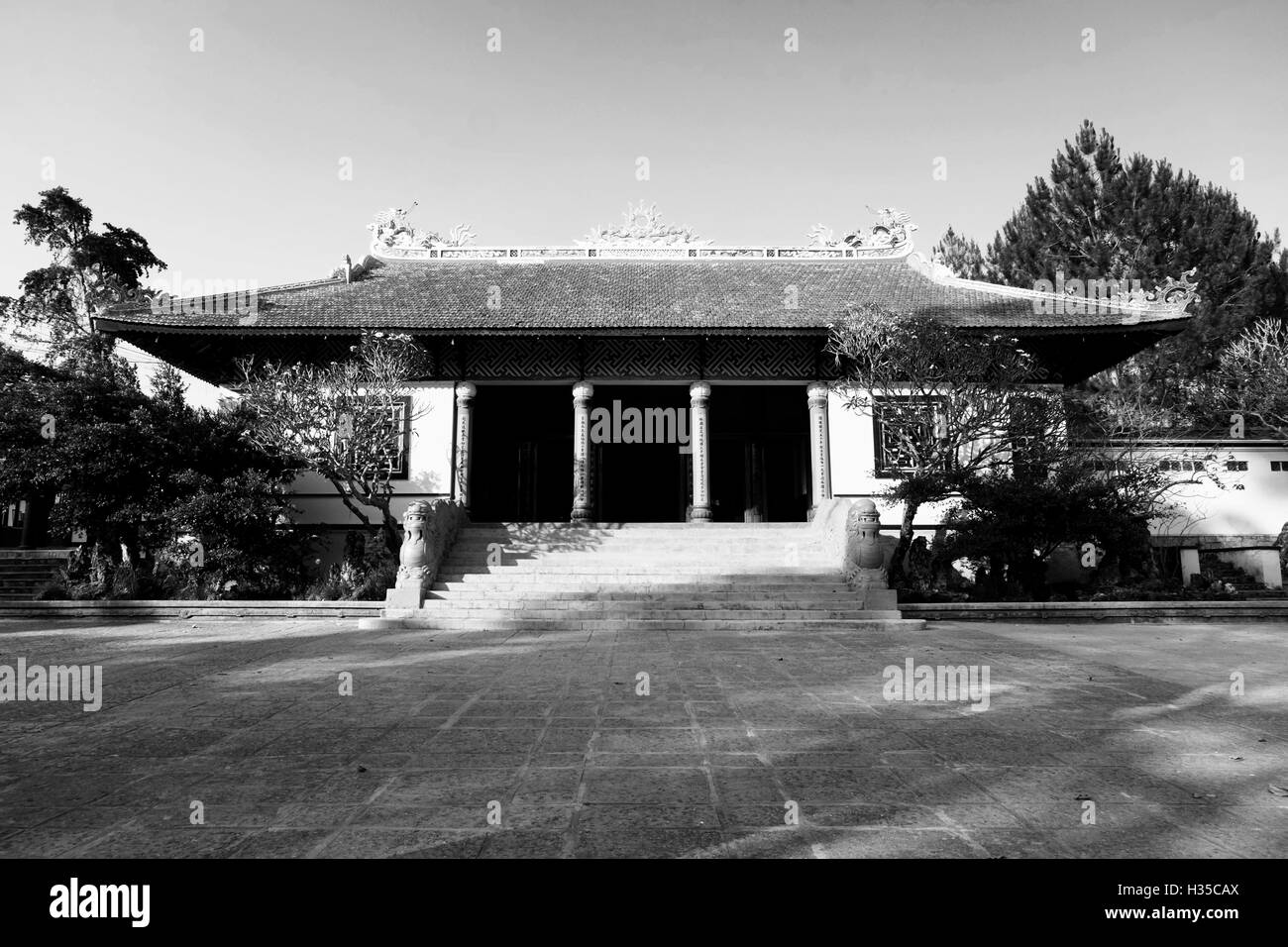 Vietnamese temple hi-res stock photography and images - Alamy