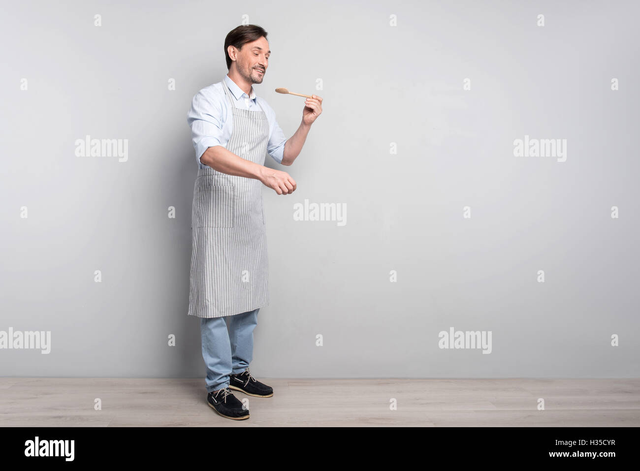 Handsome man in apron hi-res stock photography and images - Alamy