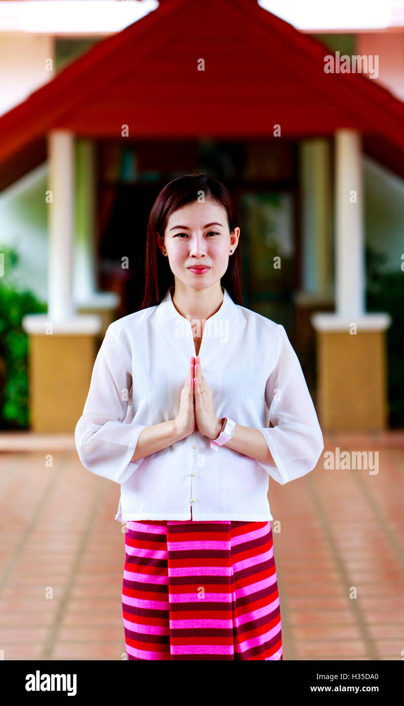Thai wai greeting hi-res stock photography and images - Alamy