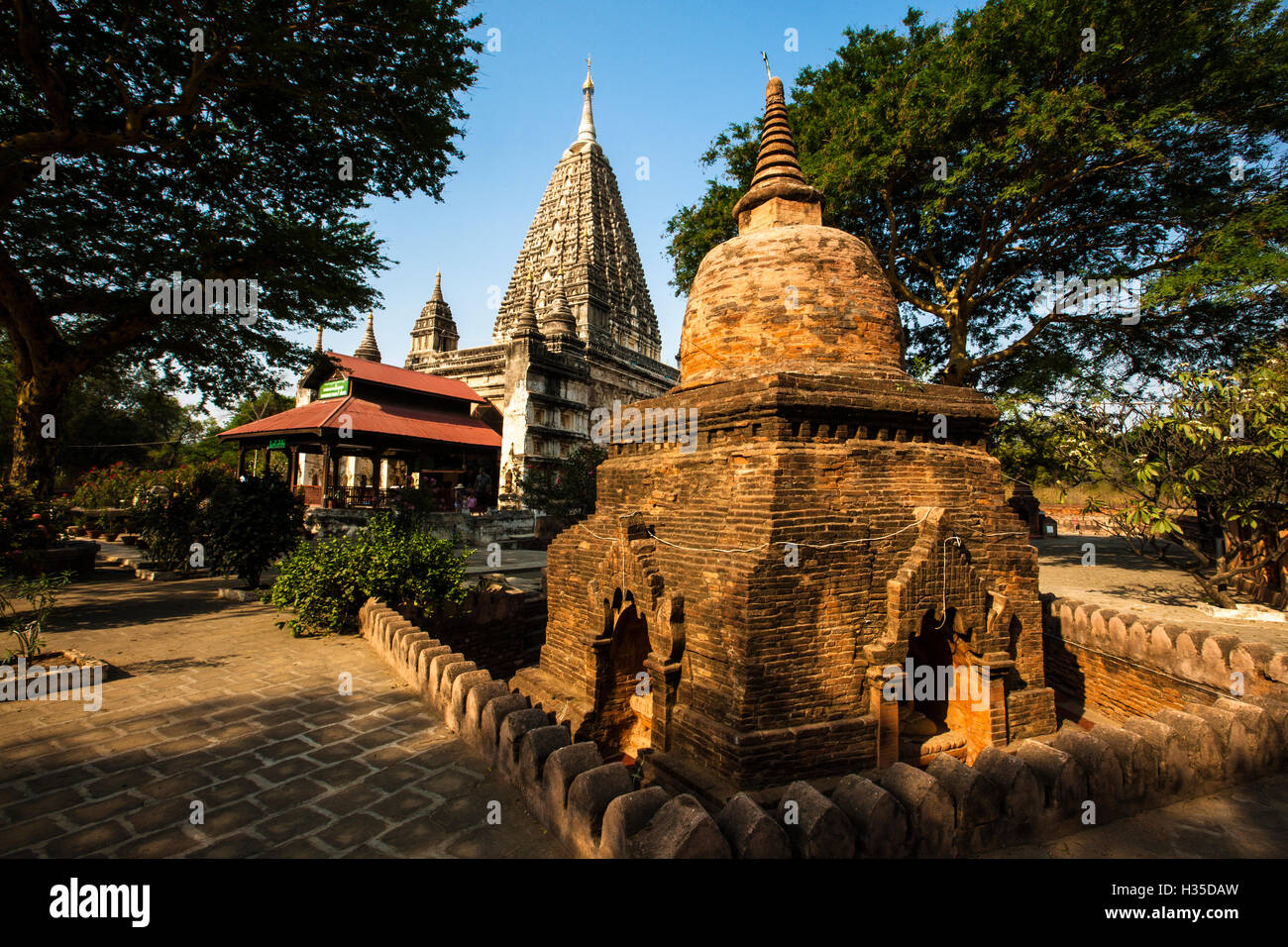 The Mahabodhi Temple, a Buddhist temple built in the mid-13th century ...