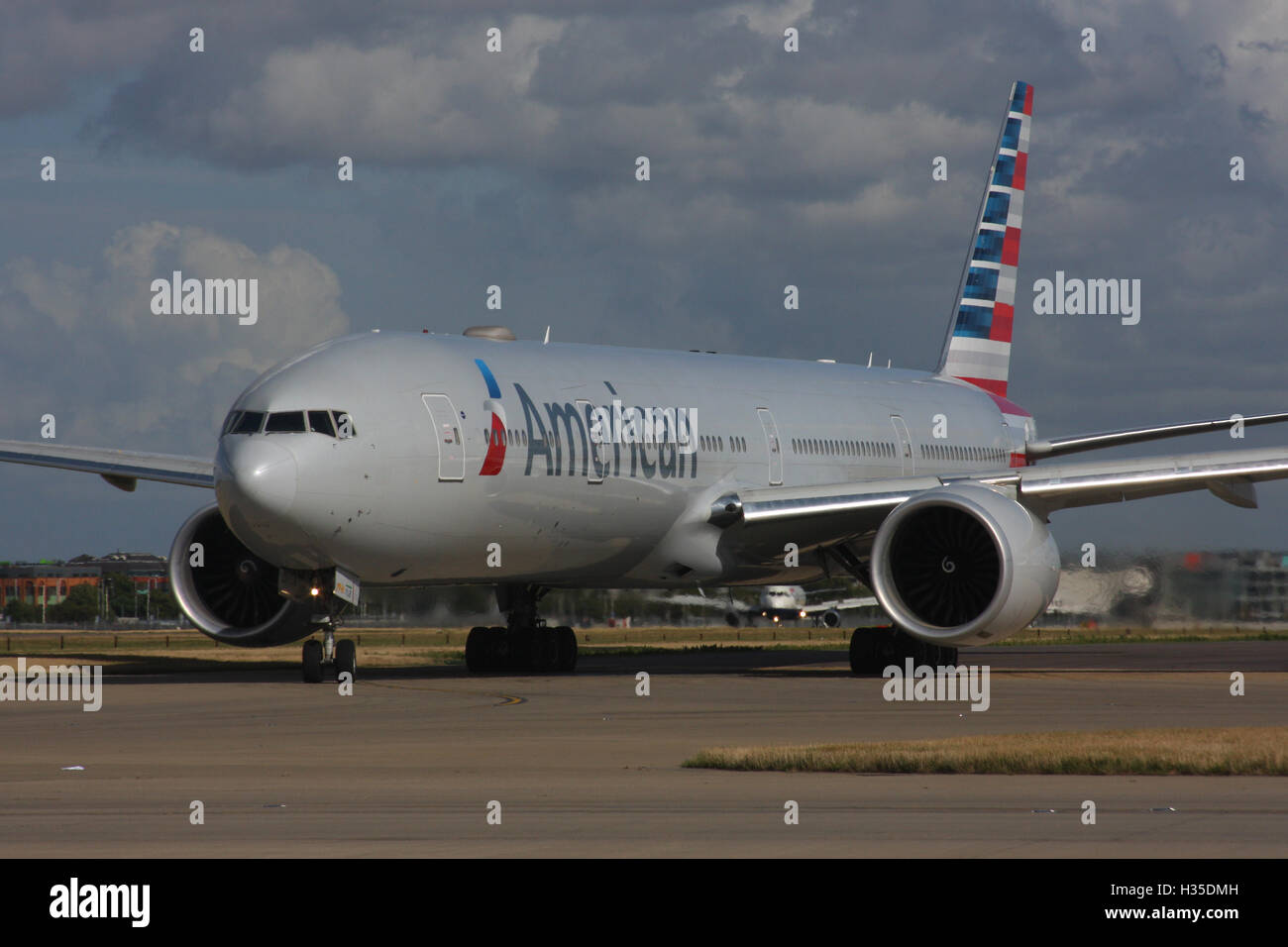 American 777 hi-res stock photography and images - Alamy