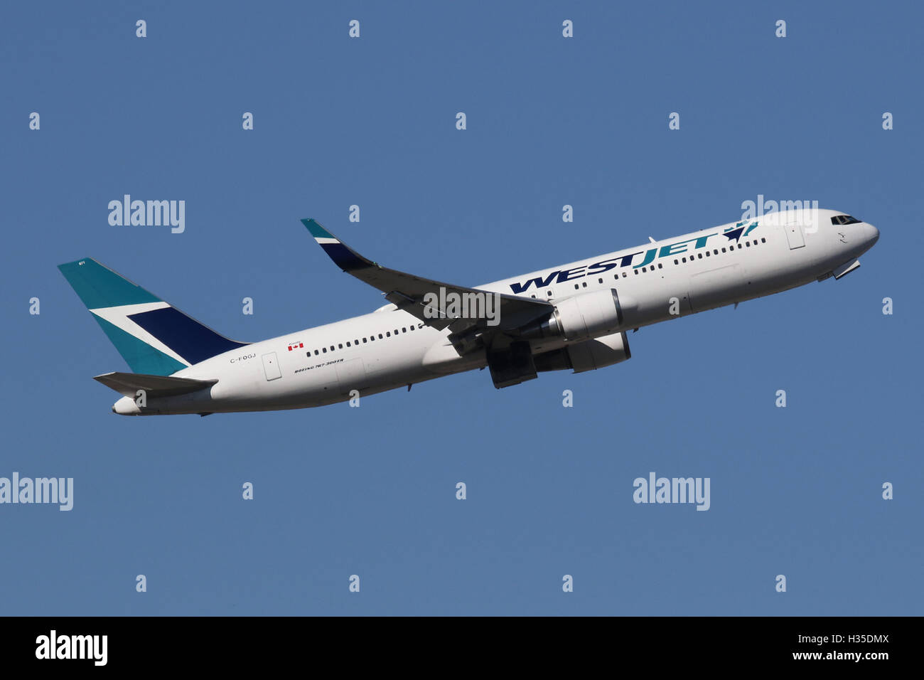 Westjet airlines plane hi-res stock photography and images - Alamy