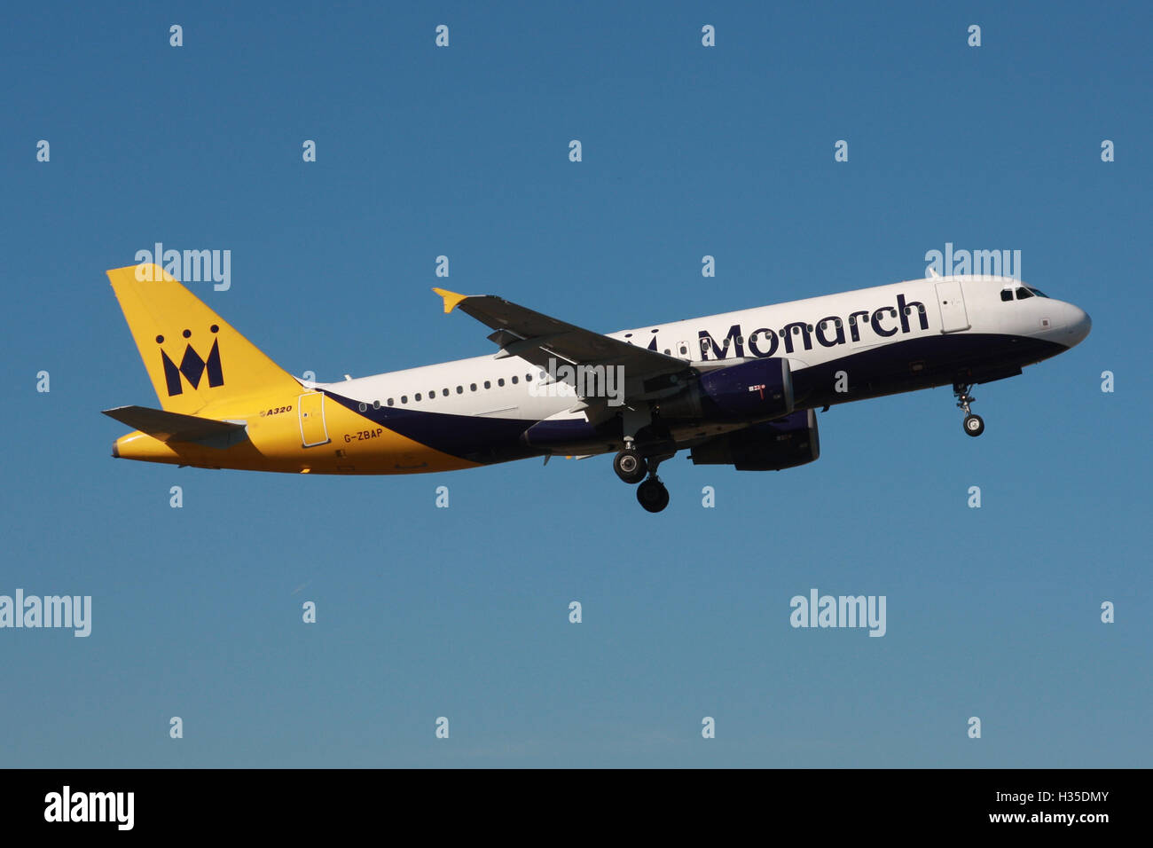 Monarch airlines a320 hi-res stock photography and images - Alamy