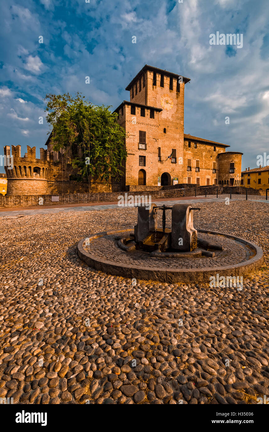 Castello fontanellato hi-res stock photography and images - Alamy