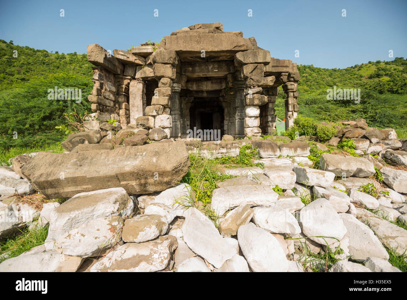 Lonar lake hi-res stock photography and images - Alamy