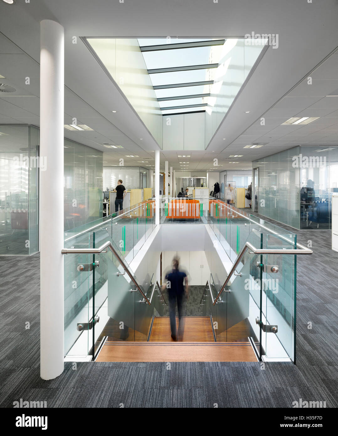 Open plan office interior 2010 hi-res stock photography and images - Alamy