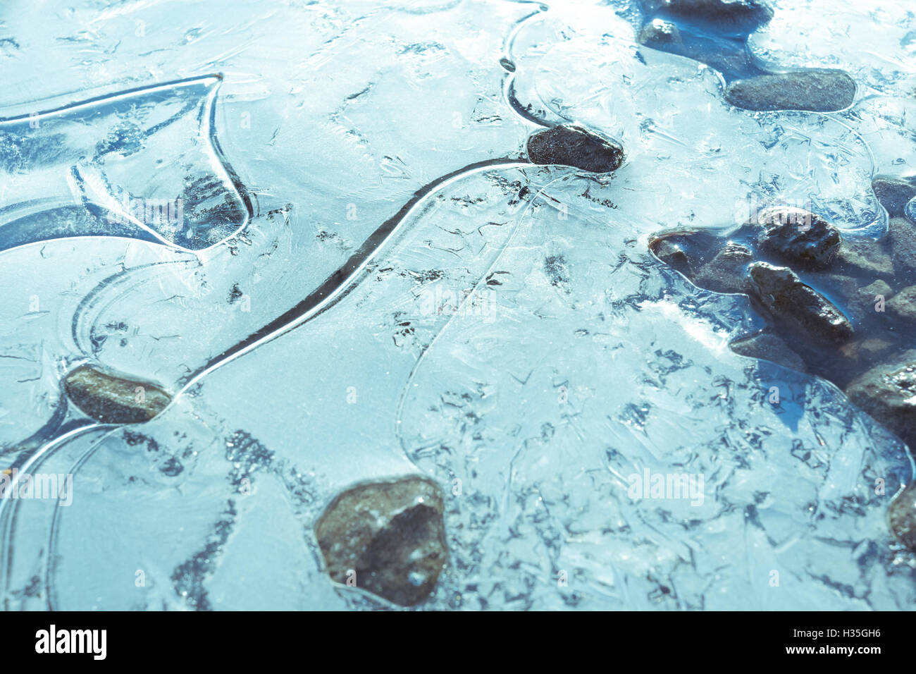 Pebbles puddle hi-res stock photography and images - Alamy