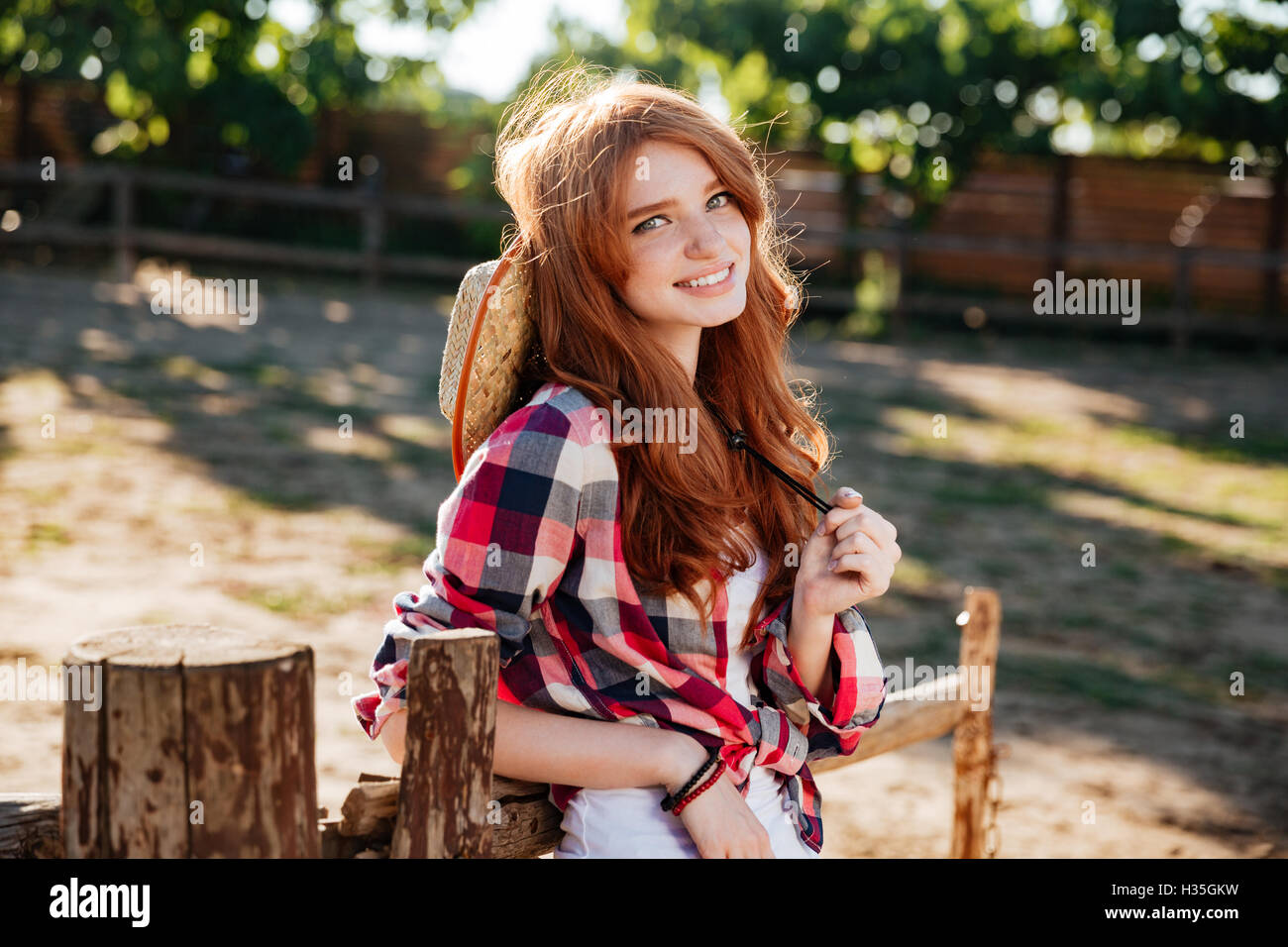 Cowgirl on ranch hi-res stock photography and images - Alamy