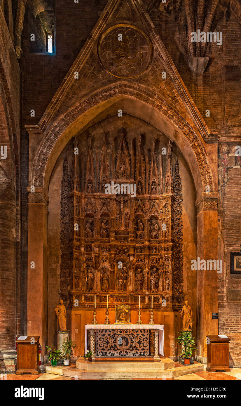 Modena cathedral interior hi-res stock photography and images - Alamy