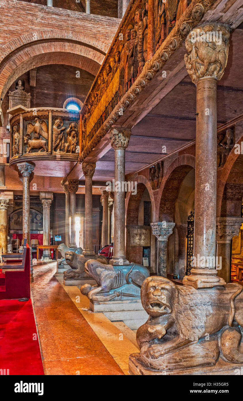 Italy Emilia Romagna Modena Cathedral interior ambo and Pontile Stock ...