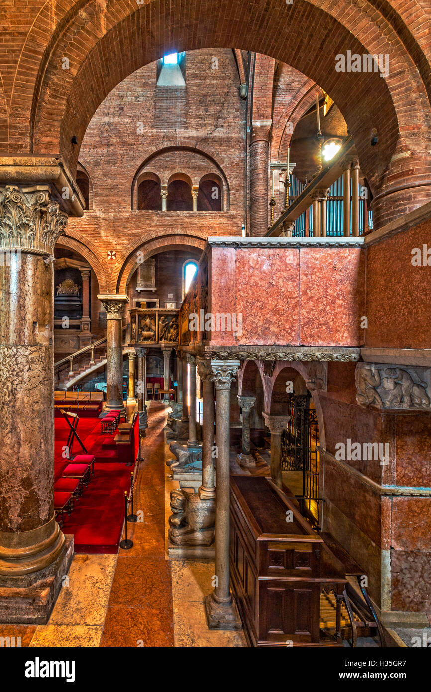 Italy Emilia Romagna Modena Cathedral interior ambo and Pontile Stock ...