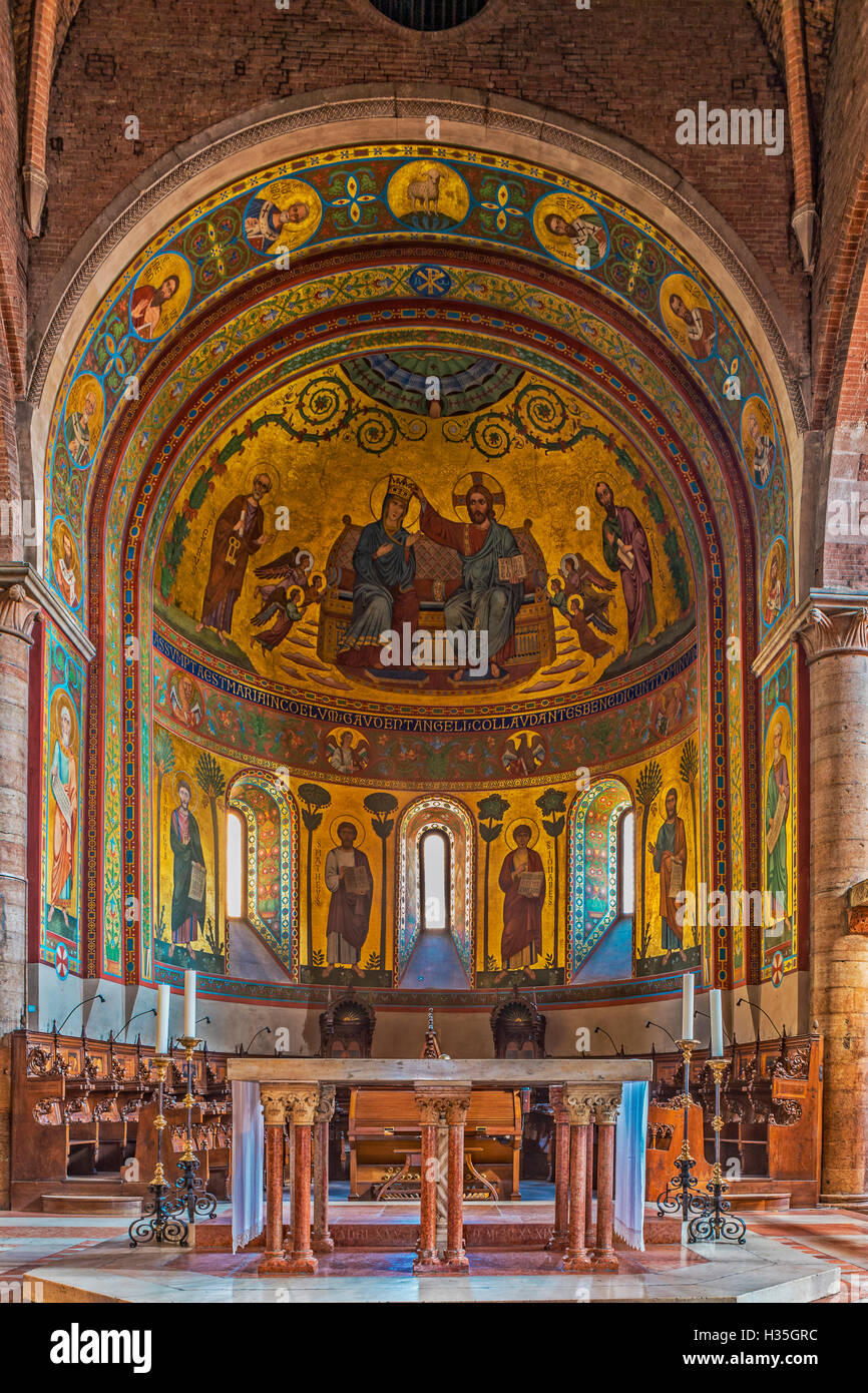 Modena cathedral interior hi-res stock photography and images - Alamy
