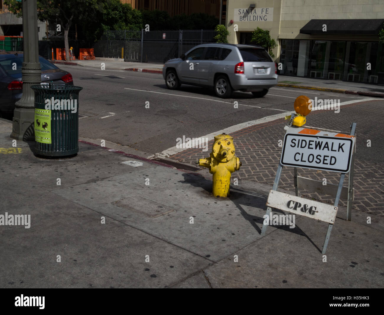 Sidewalk closed signs hi-res stock photography and images - Alamy