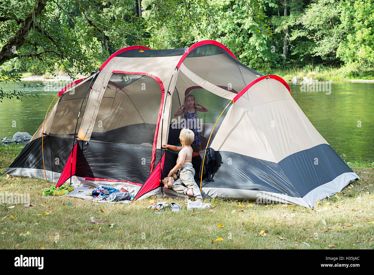 Two kids not getting along Stock Photo - Alamy