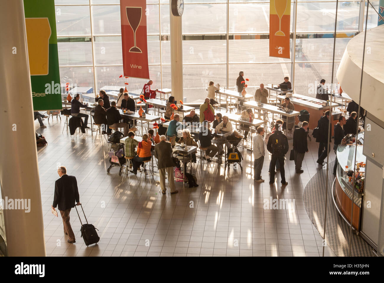 Schiphol airport duty free hi-res stock photography and images - Alamy