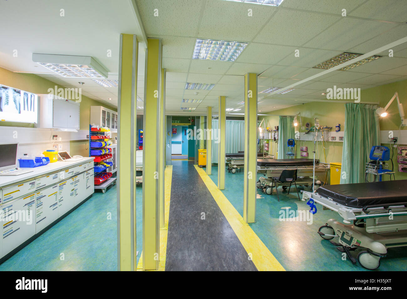 Nhs patient trolley hi-res stock photography and images - Alamy
