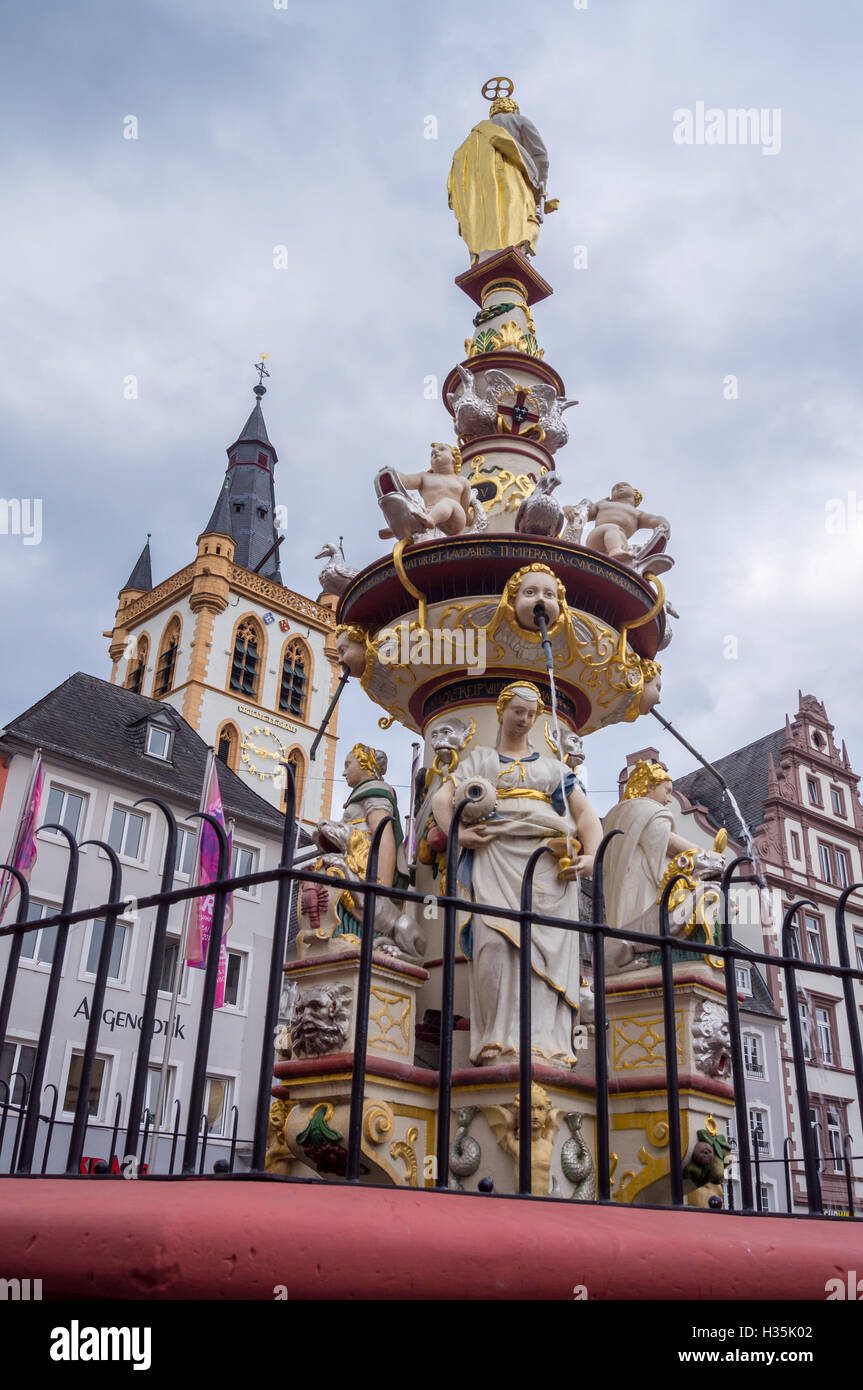 Petrusbrunnen by Hans Ruprecht Hoffmann, 1594-5, Hauptmarkt, market ...