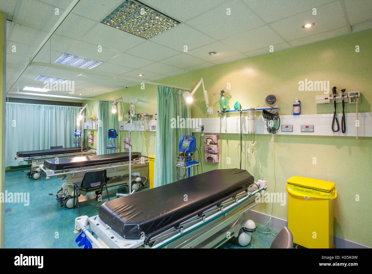 Hospital emergency trolley hi-res stock photography and images - Alamy