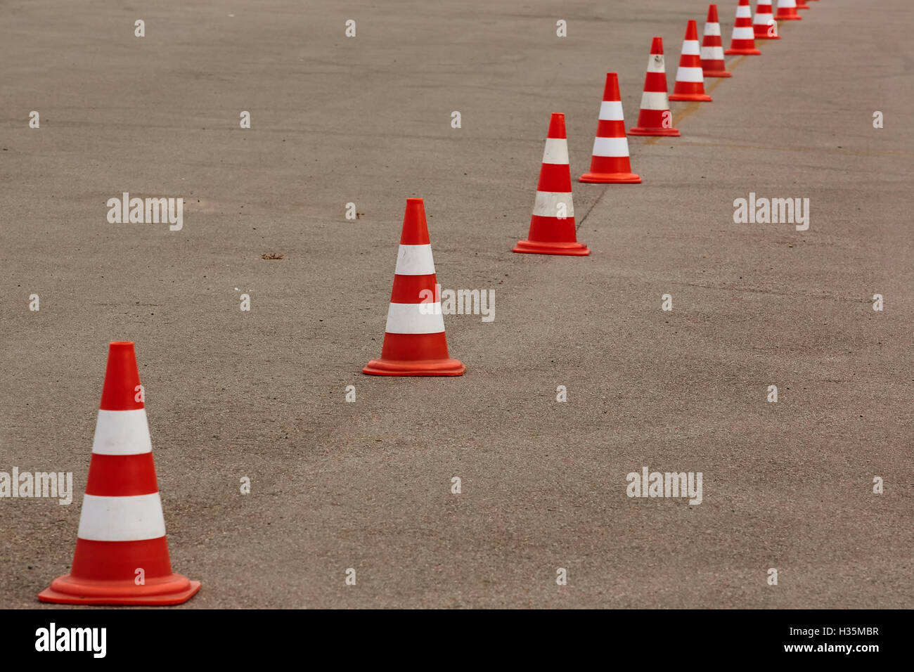Road divider concrete hi-res stock photography and images - Alamy