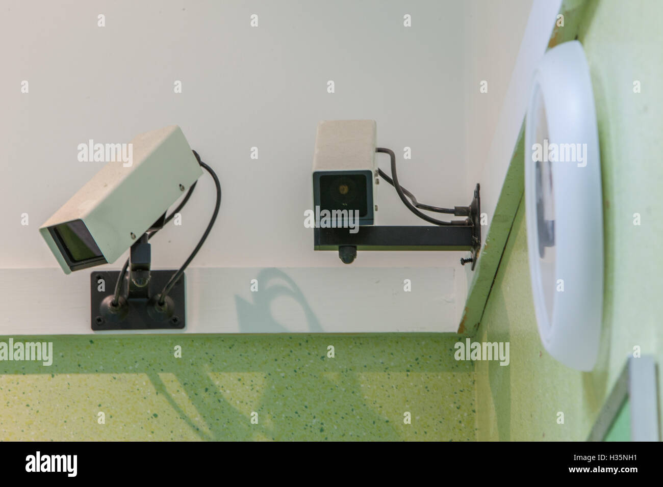 Wall mounted CCTV security cameras Stock Photo - Alamy Wall mounted CCTV security cameras Stock Photo - Alamy