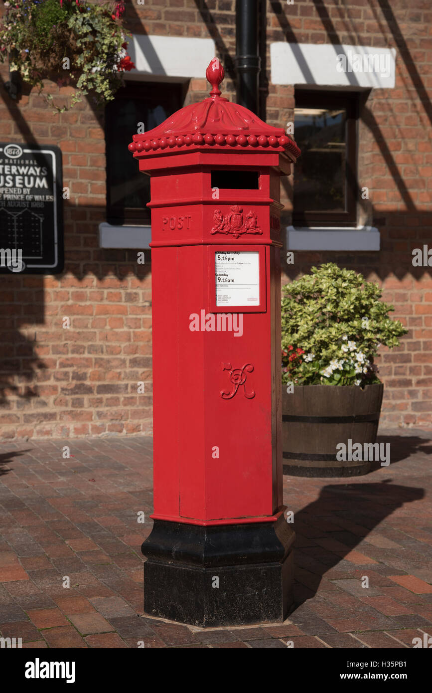 Queen Victoria Post Box High Resolution Stock Photography and Images ...