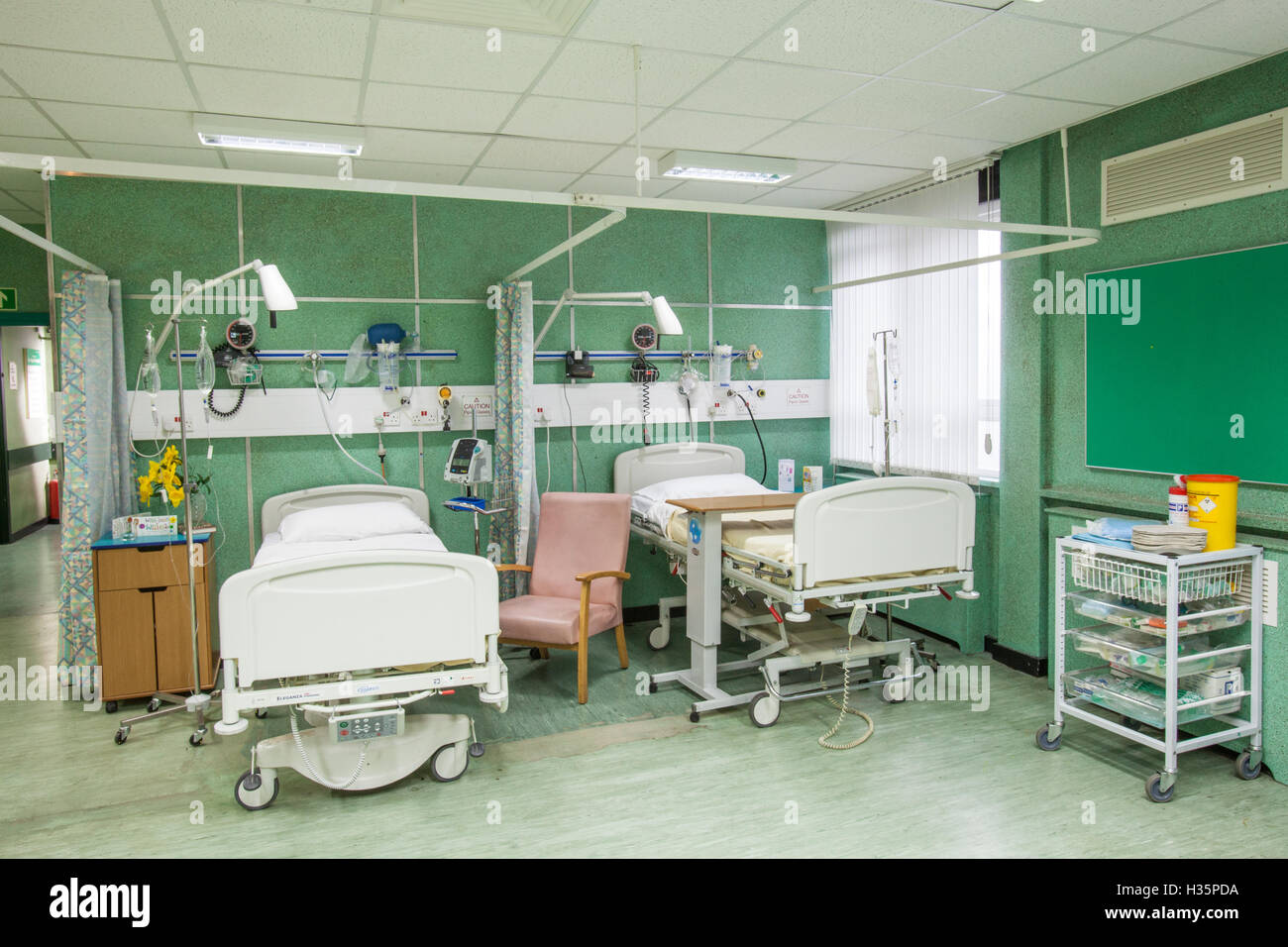Hospital ward hi-res stock photography and images - Alamy