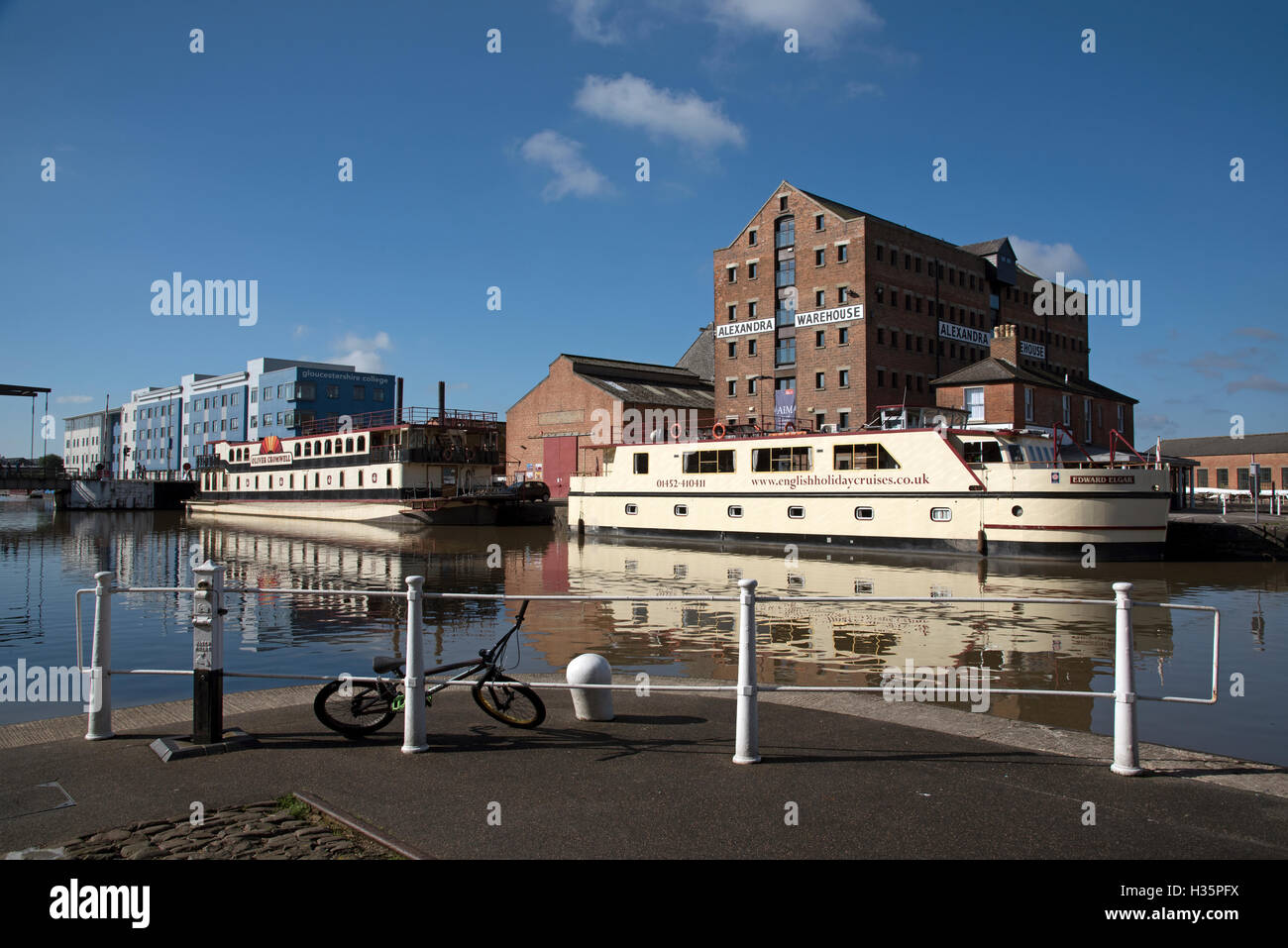Vessel vessels hi-res stock photography and images - Alamy