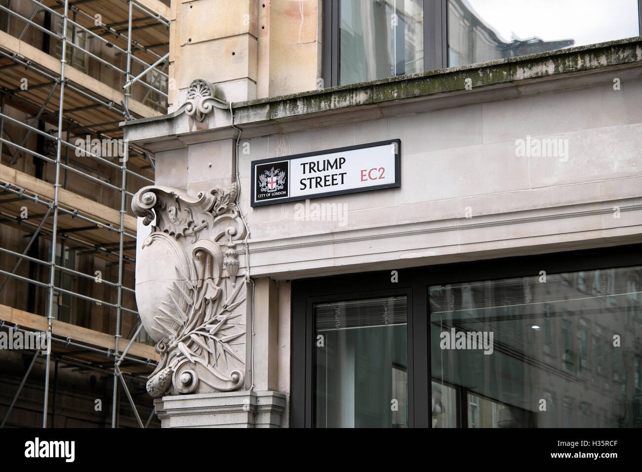 East london signs hi-res stock photography and images - Alamy