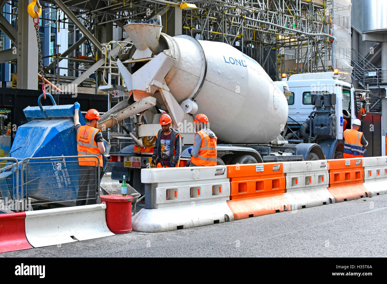 Unload concrete hi-res stock photography and images - Alamy
