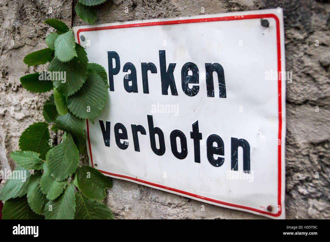 "parken verboten" parking forbidden, "no parking" sign, Wolf, Mosel ...