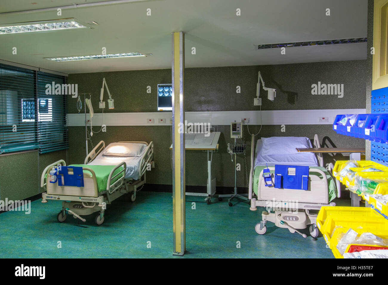 Nhs ward hi-res stock photography and images - Alamy