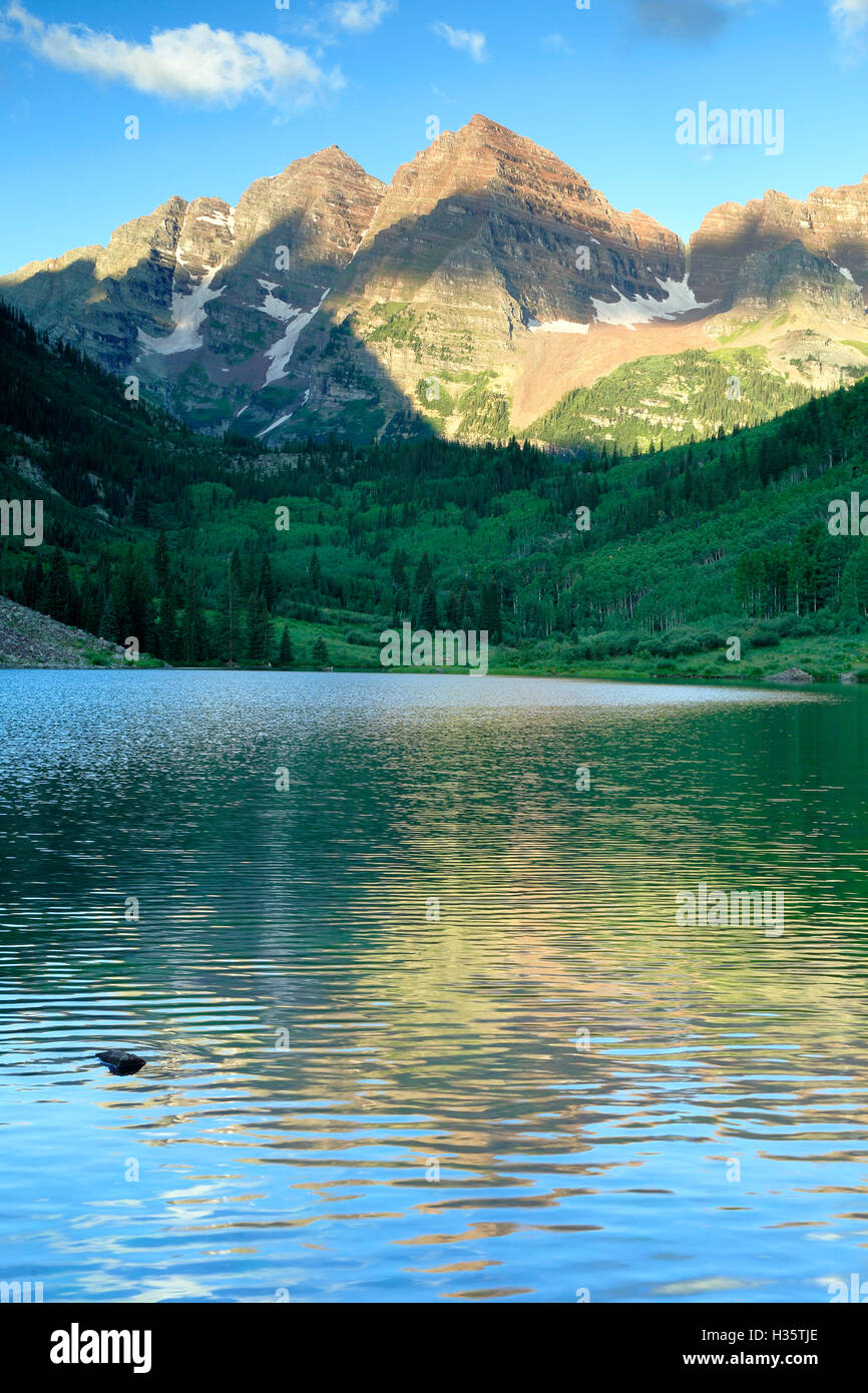Maroon Bells reflected on Maroon Lake, White River National Forest ...