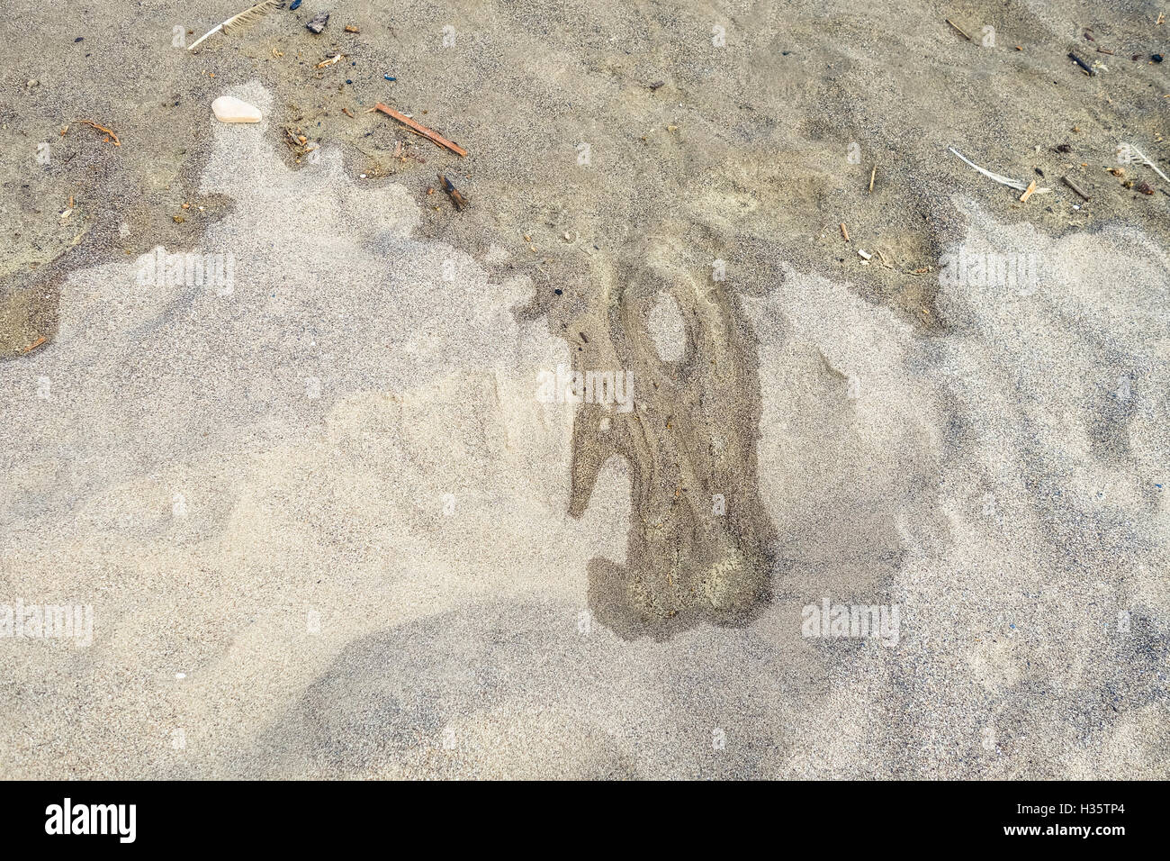 Spilling waves hi-res stock photography and images - Alamy