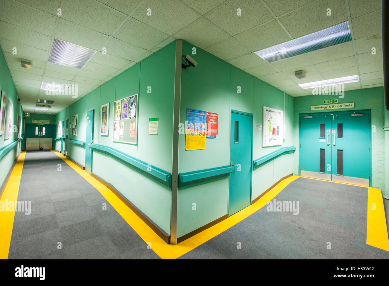 Hospital drama hi-res stock photography and images - Alamy